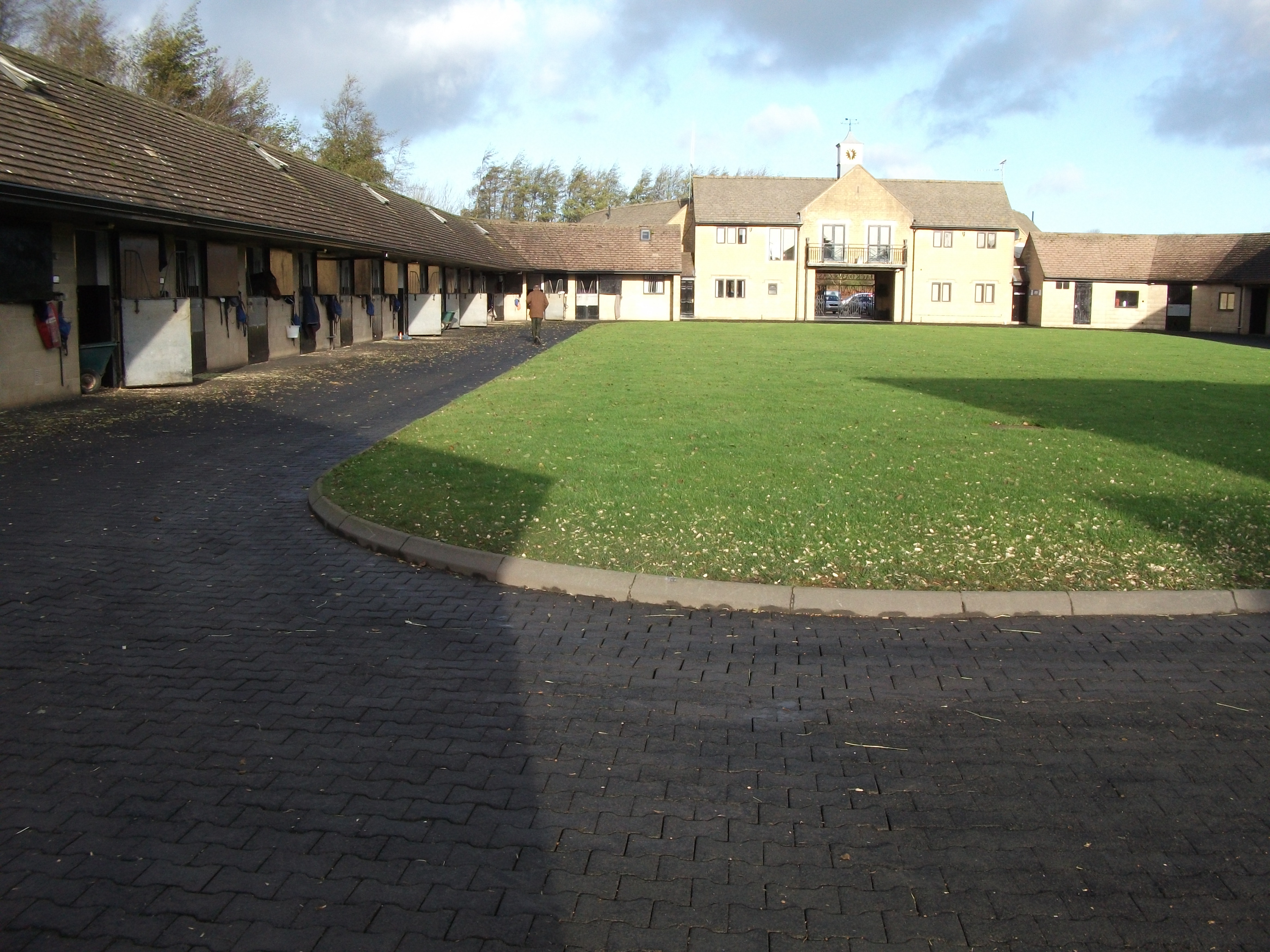 A quiet moment at Jackdaws Castle | The Racing Horse